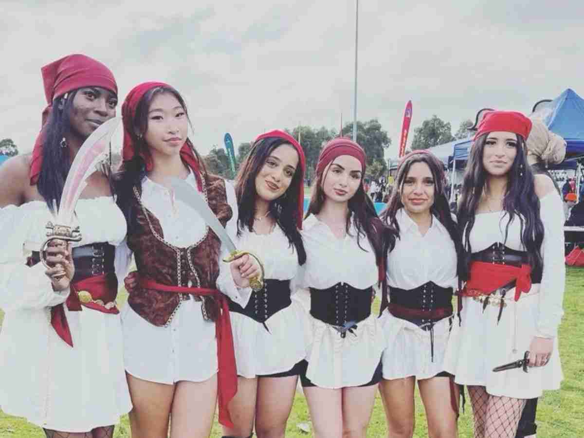 19 Large Group Halloween Costume Ideas That Will Make You the Life of ...