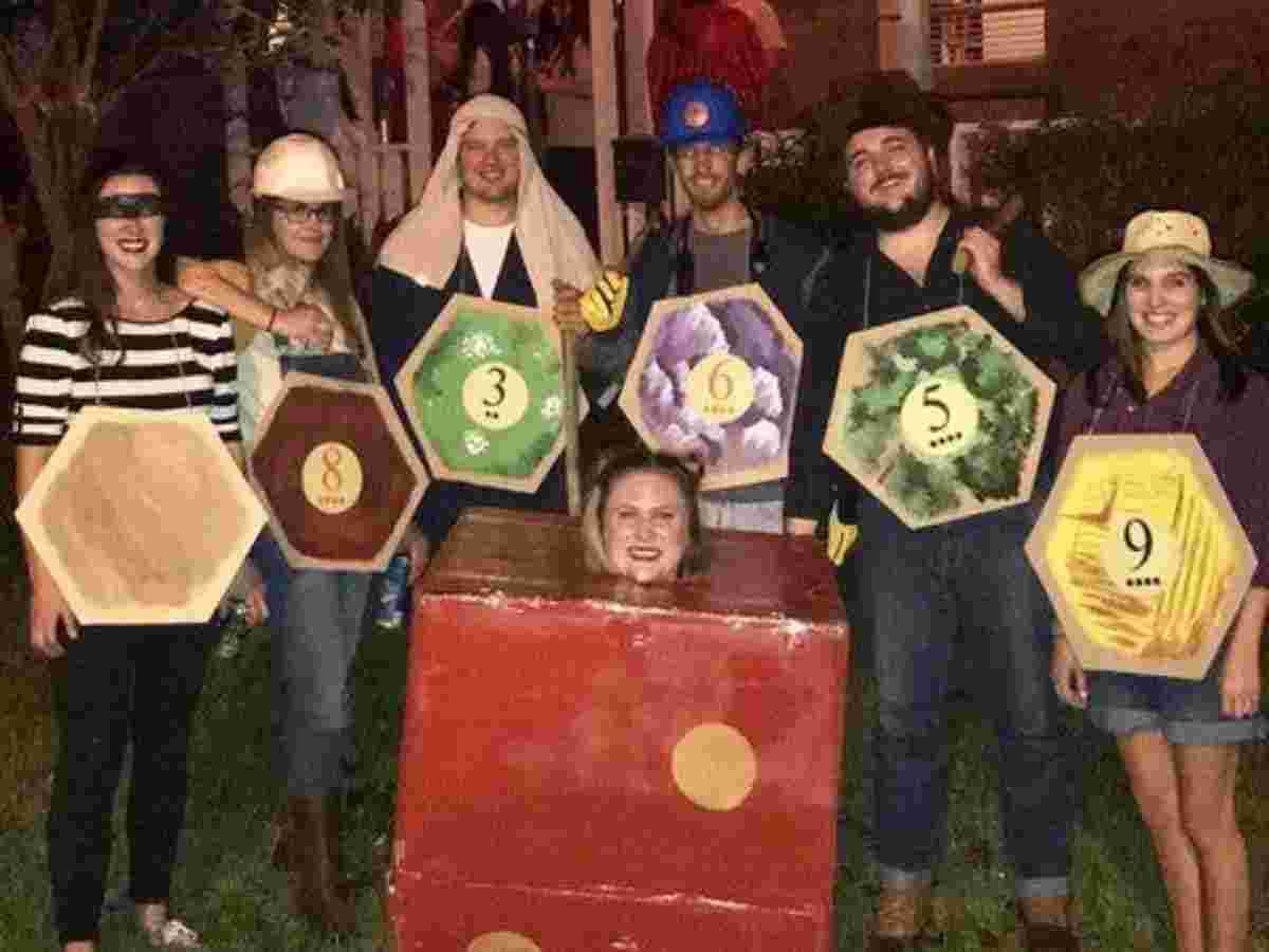 19 Large Group Halloween Costume Ideas That Will Make You the Life of ...