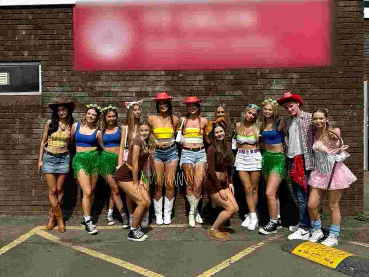 19 Large Group Halloween Costume Ideas That Will Make You the Life of ...