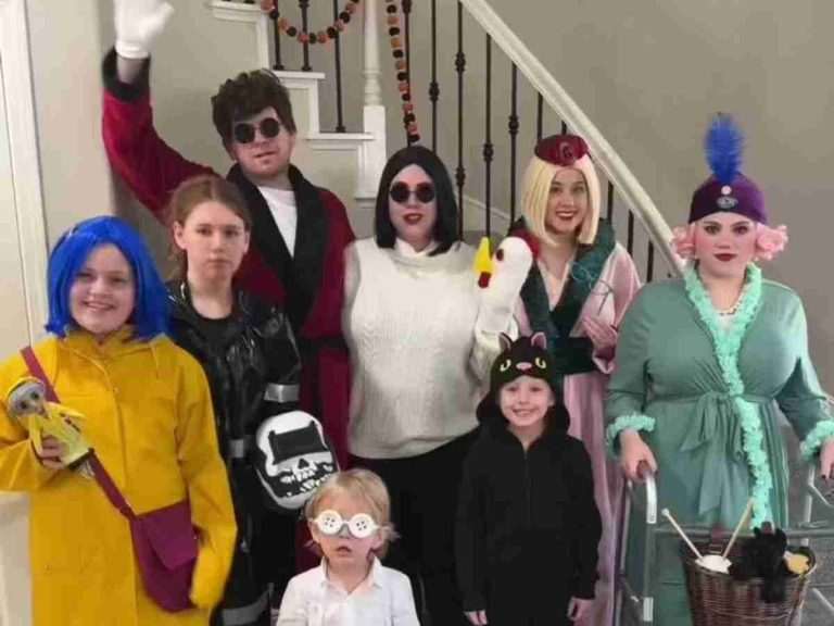 19 Large Group Halloween Costume Ideas That Will Make You the Life of ...